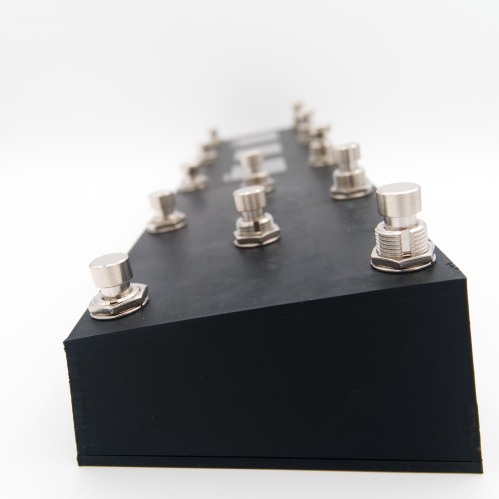 MC6Pro Compact SideAux 6 - Pedalnetics